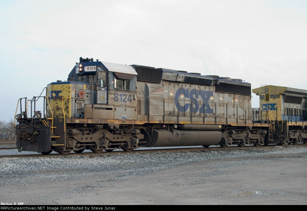CSX 8124 Q526